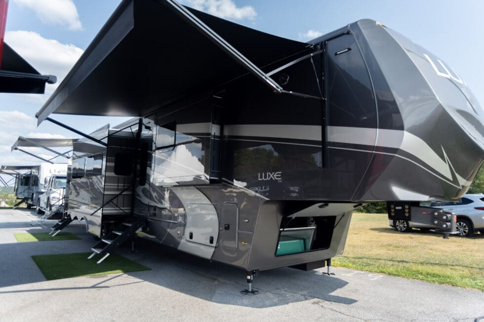 Luxe Toy Hauler | Luxe Fifth Wheel