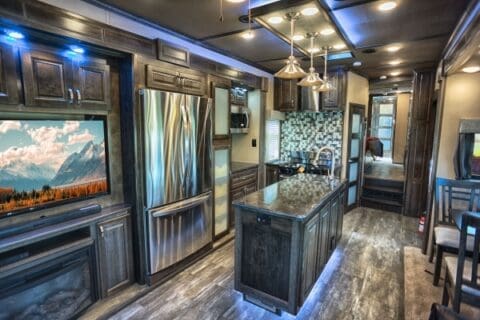 The Best Constructed Luxury Fifth Wheel - Luxe Elite