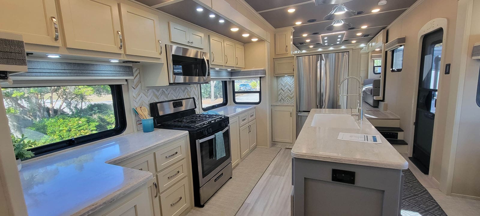 Luxe Elite Luxury Fifth Wheel | Luxe Fifth Wheel