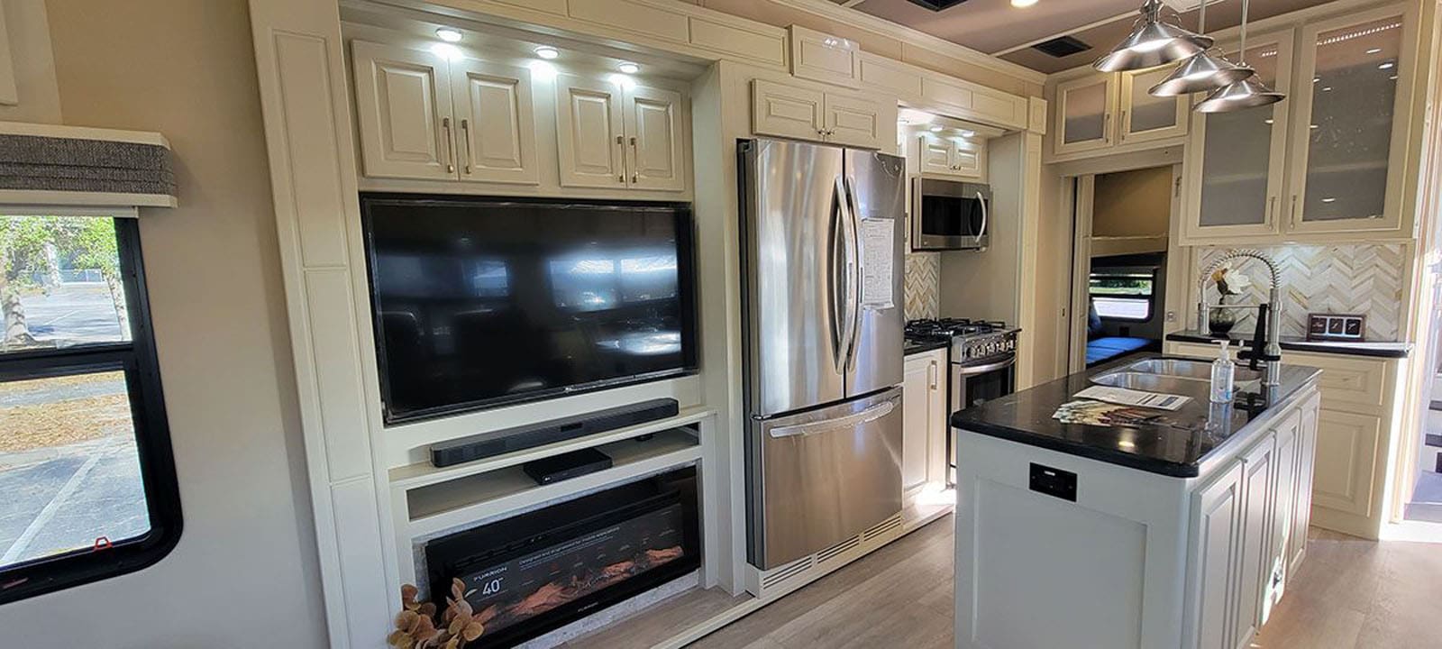 Luxe Elite Luxury Fifth Wheel | Luxe Fifth Wheel