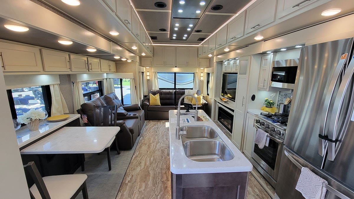 Luxe Gold | Luxe Fifth Wheel