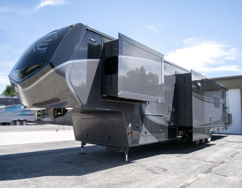 Luxe Toy Hauler | Luxe Fifth Wheel