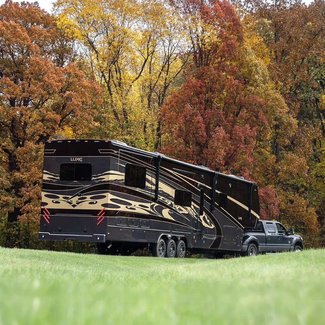 Best Luxury Fifth Wheels & Best Fifth Wheel Toy Haulers | Luxe Fifth Wheel