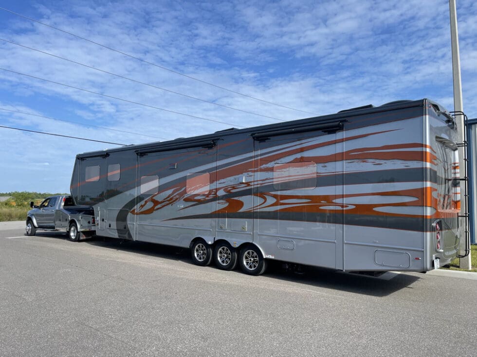 Pre-Owned | Luxe Fifth Wheel